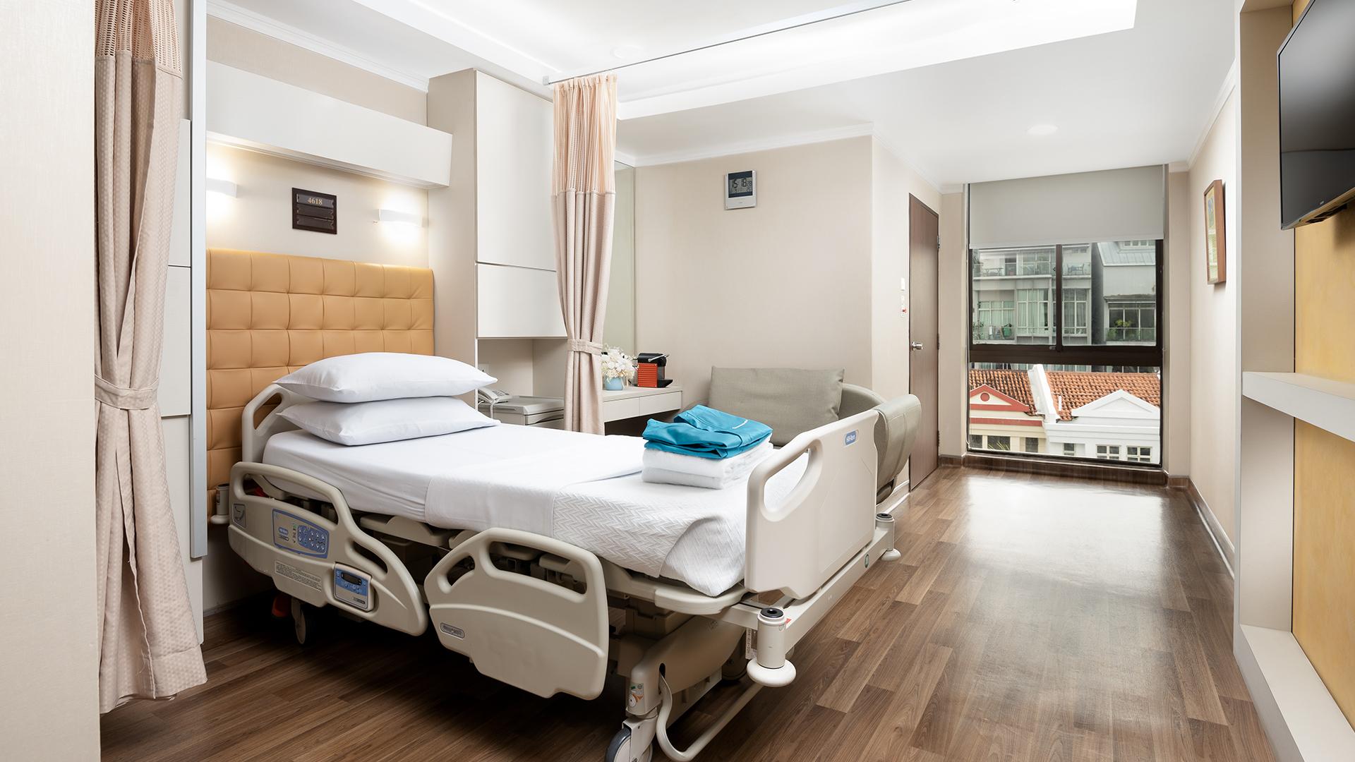 Deluxe Room | Parkway East Hospital