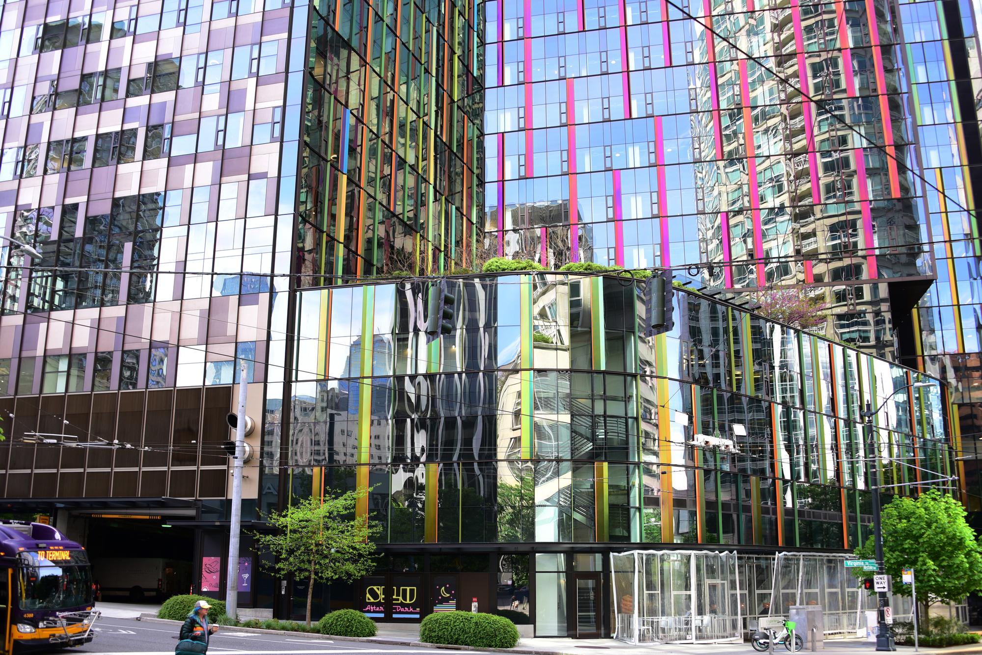 Designing an modern stainless steel façade in stunning colors | Outokumpu